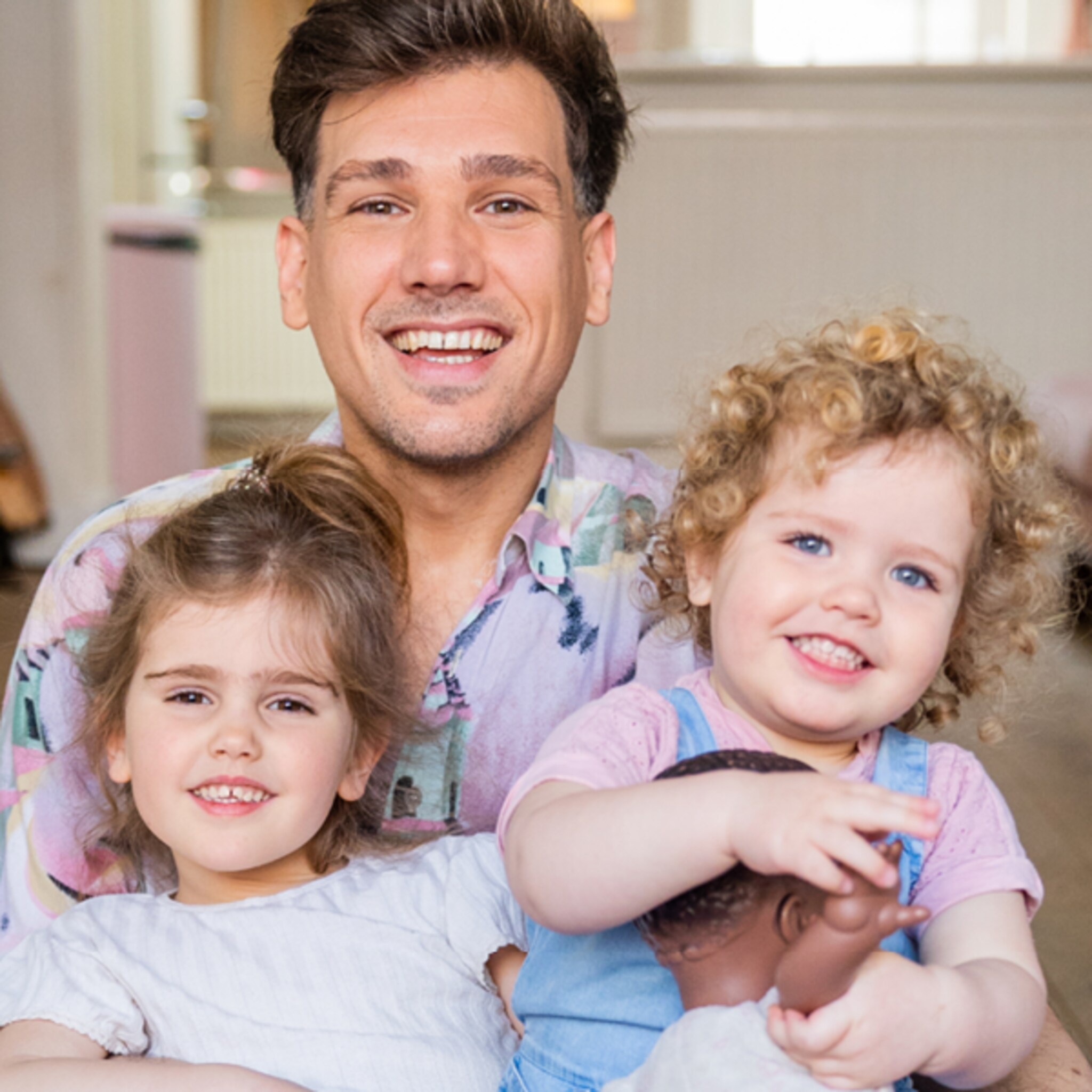 Column juf Sanne: ‘Femke zit al zoemend in haar eigen creatieve wereld’ - Ouders van Nu