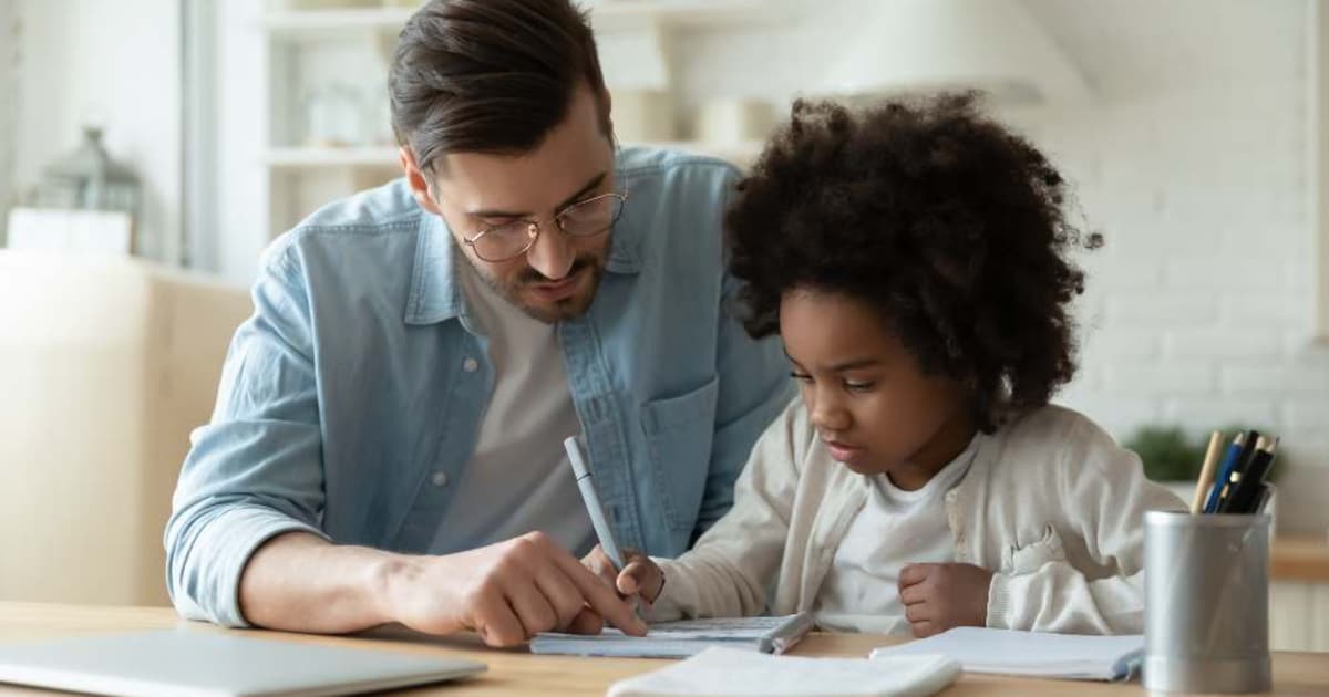 Even lachen: 15x thuisonderwijs-humor van ouders en leraren