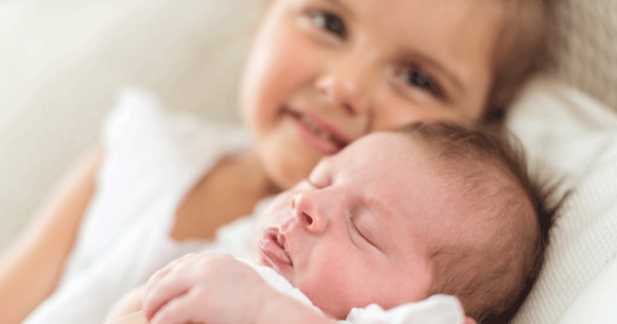 Reactie van kind op nieuwe baby al vóór de bevalling te voorspellen