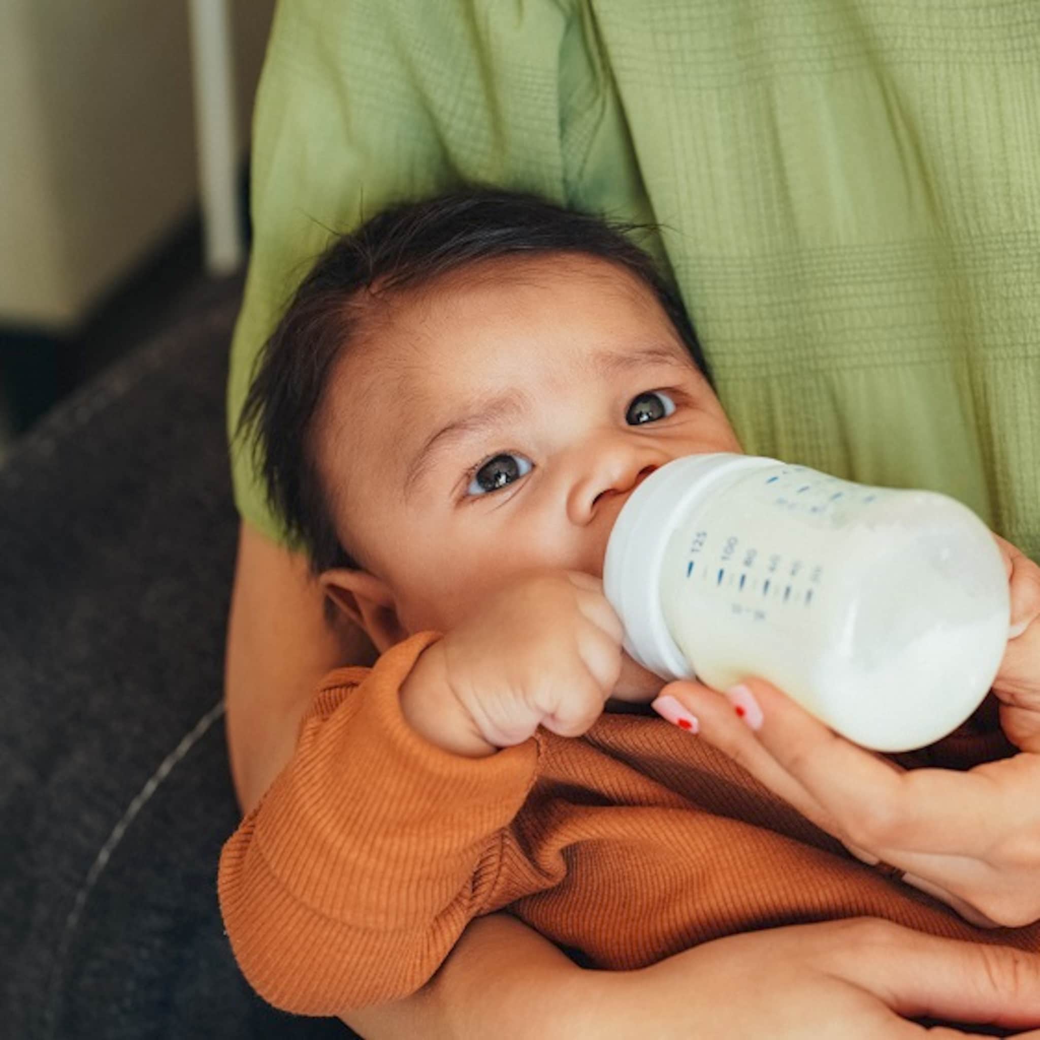 Voedingsschema baby: 0-3 maanden - Ouders van Nu