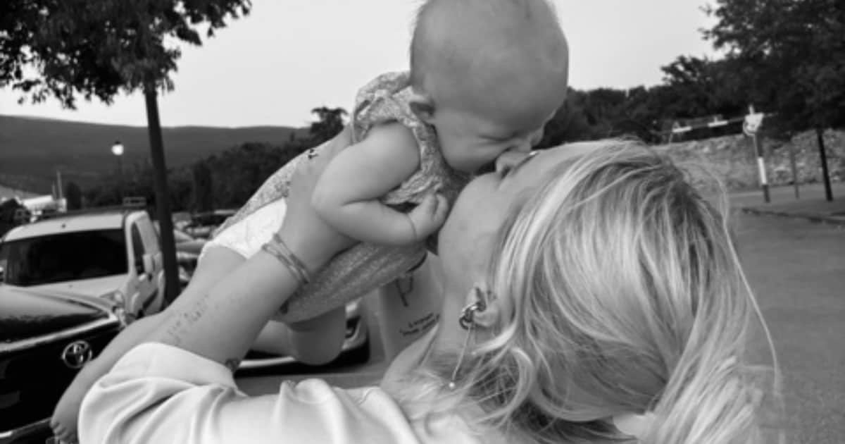 Noa voelt zich eenzaam met haar baby: ‘Alles is zo anders en de eerste weken vind ik vreselijk ...