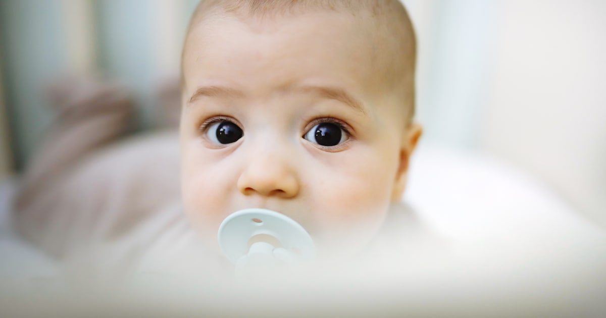 Mijn baby spuugt veel melk uit: is dit normaal of reflux?